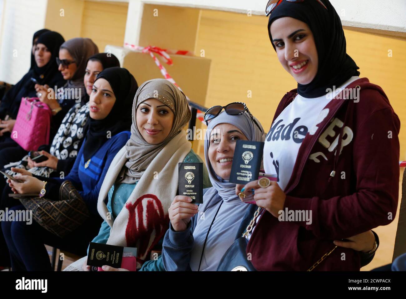 Kuwait City Women High Resolution Stock Photography and Images - Alamy