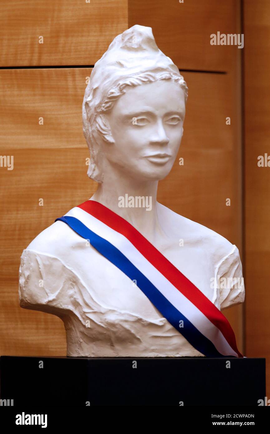 Statue of marianne symbol hi-res stock photography and images - Alamy