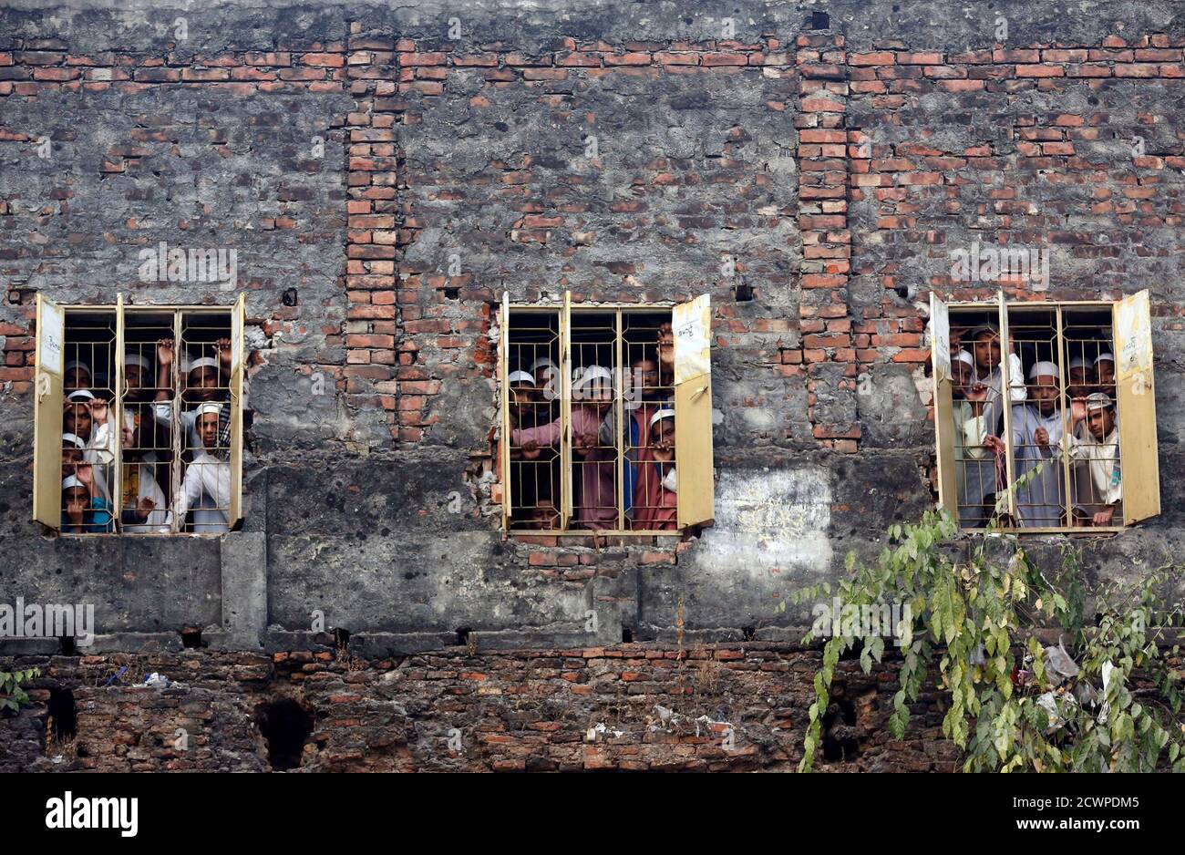 Bangladesh elections people voting hi-res stock photography and images ...