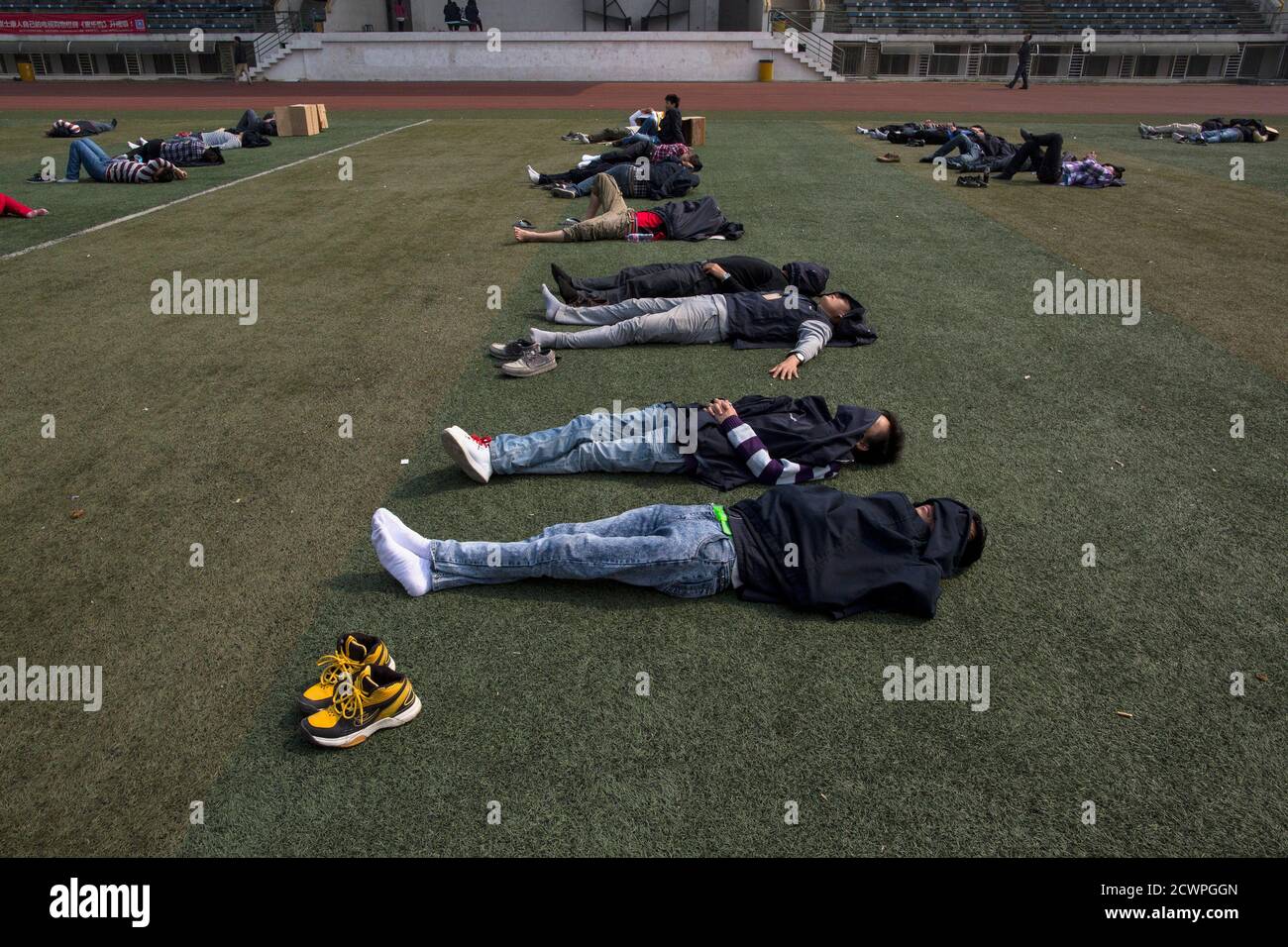 Workers of foxconn have a break at the factory hi-res stock photography ...