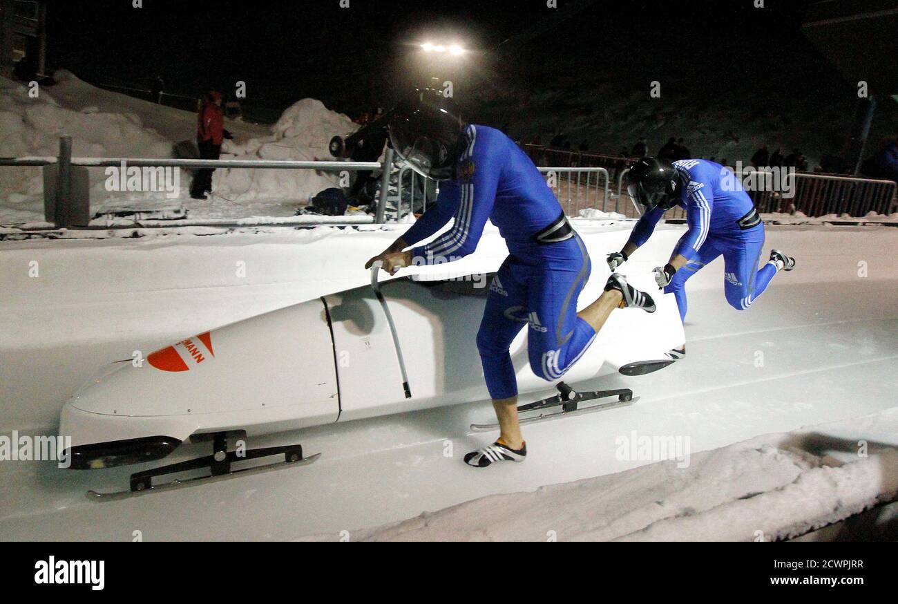 Bobsled push hi-res stock photography and images - Alamy