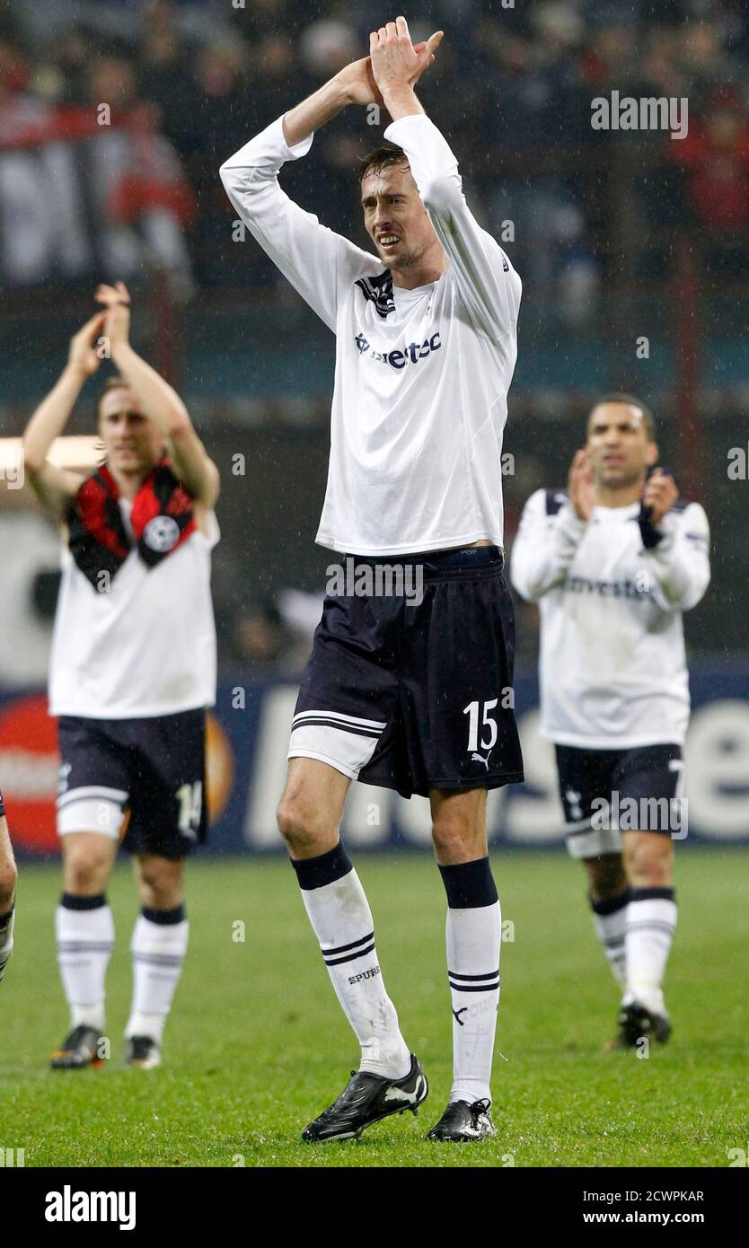 Tottenham hotspurs peter crouch 15 hi-res stock photography and images ...