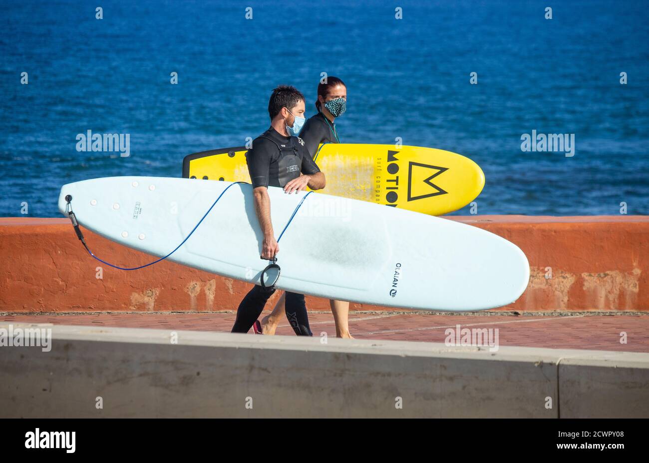 Surfers face covering face mask hi-res stock photography and images - Alamy