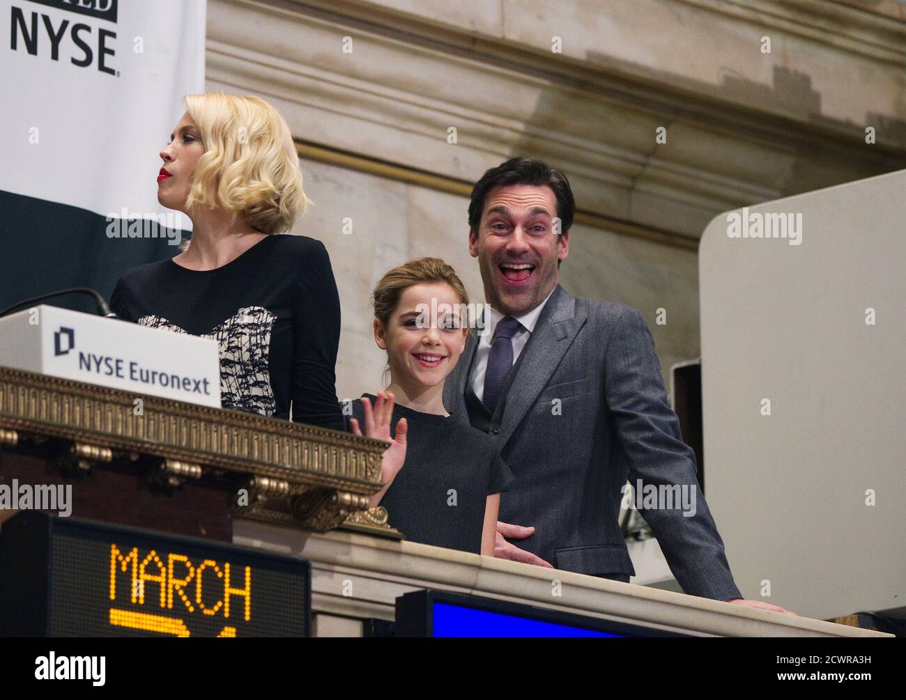 Kiernan shipka and jon hamm hi-res stock photography and images - Alamy