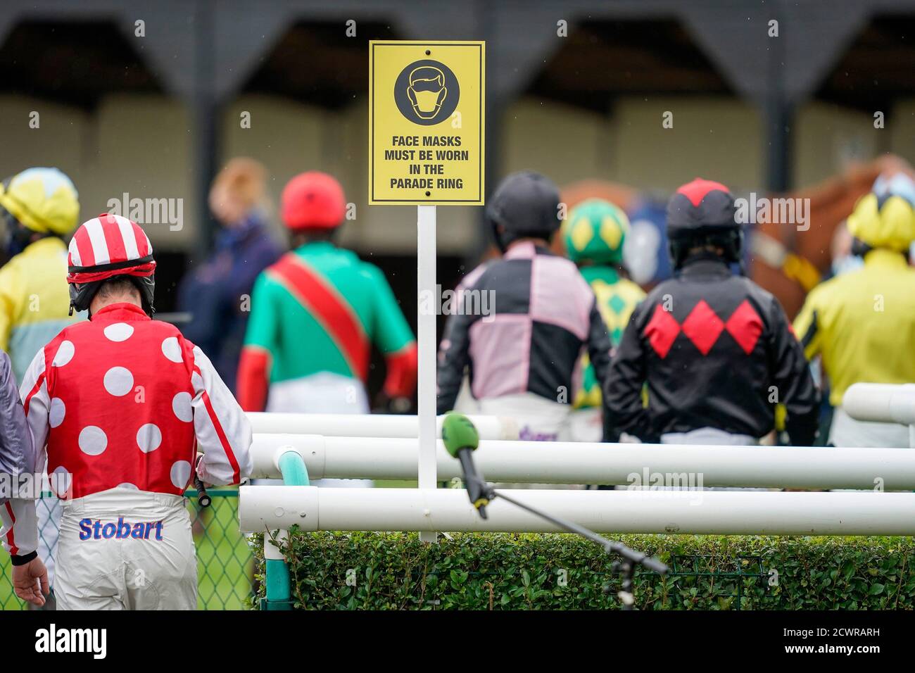 The parade ring at huntingdon racecourse hi-res stock photography and ...