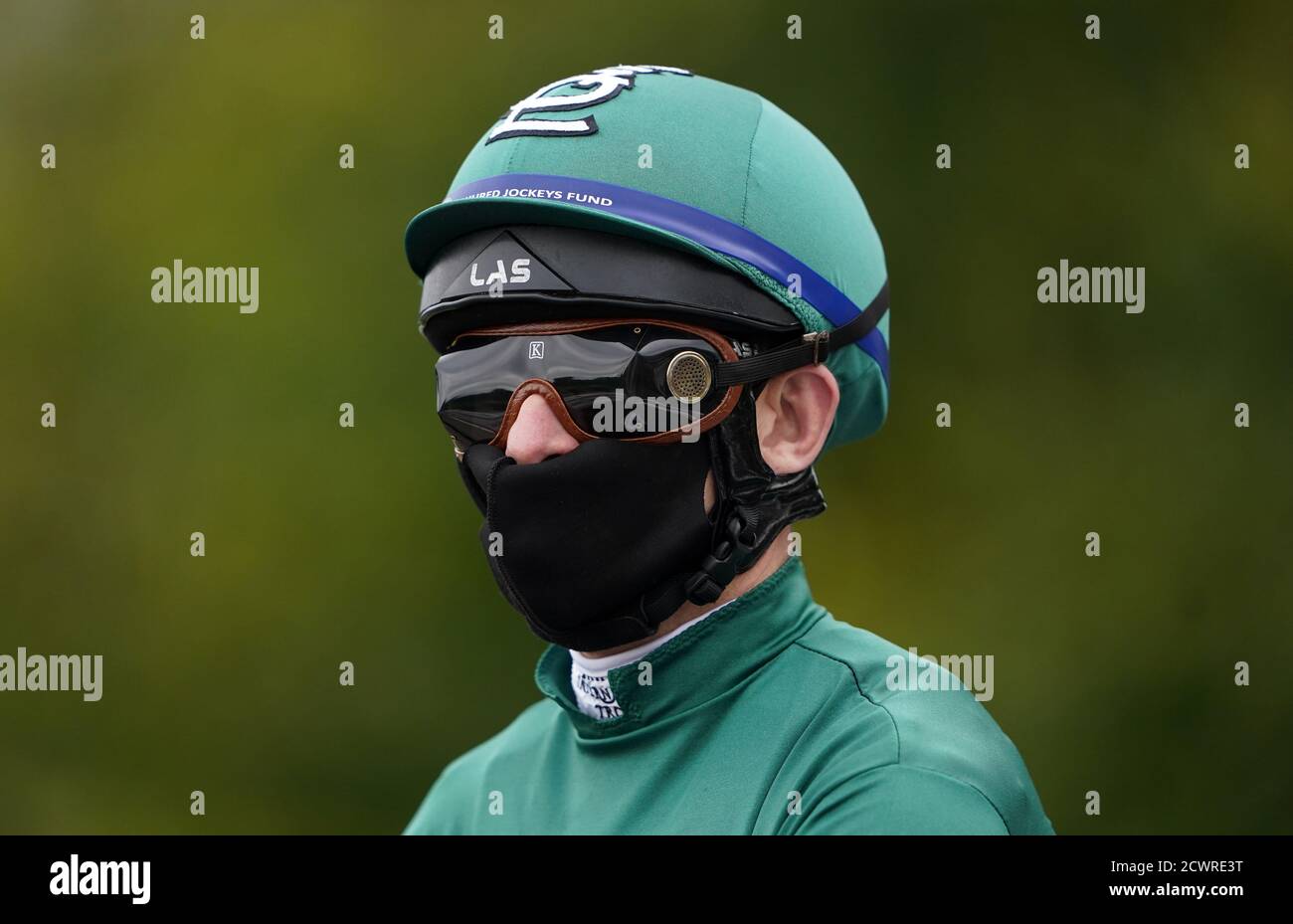 Jockey robert havlin at nottingham racecourse hi-res stock photography ...