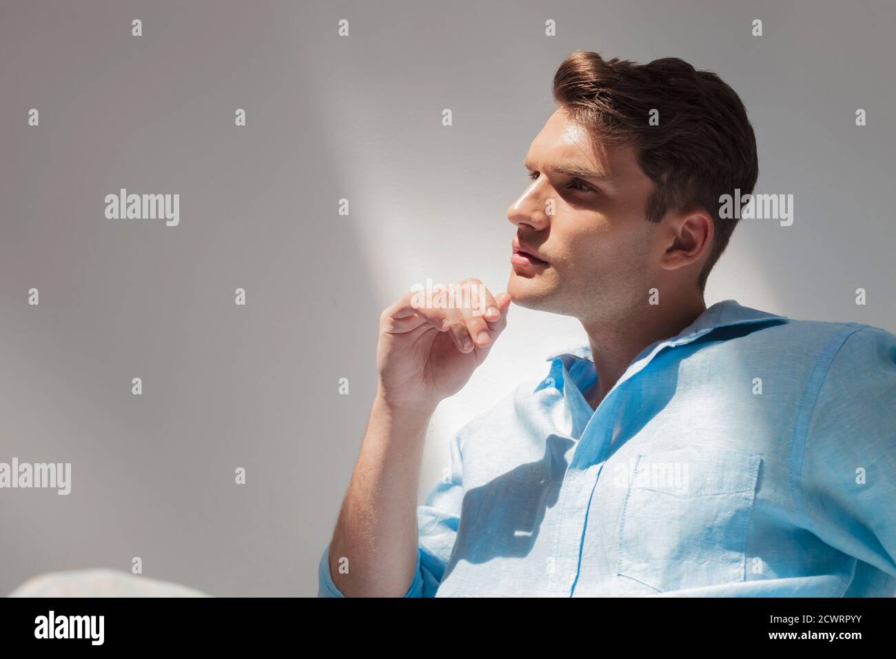 Side view picture of a thinking young casual man, looking up Stock ...