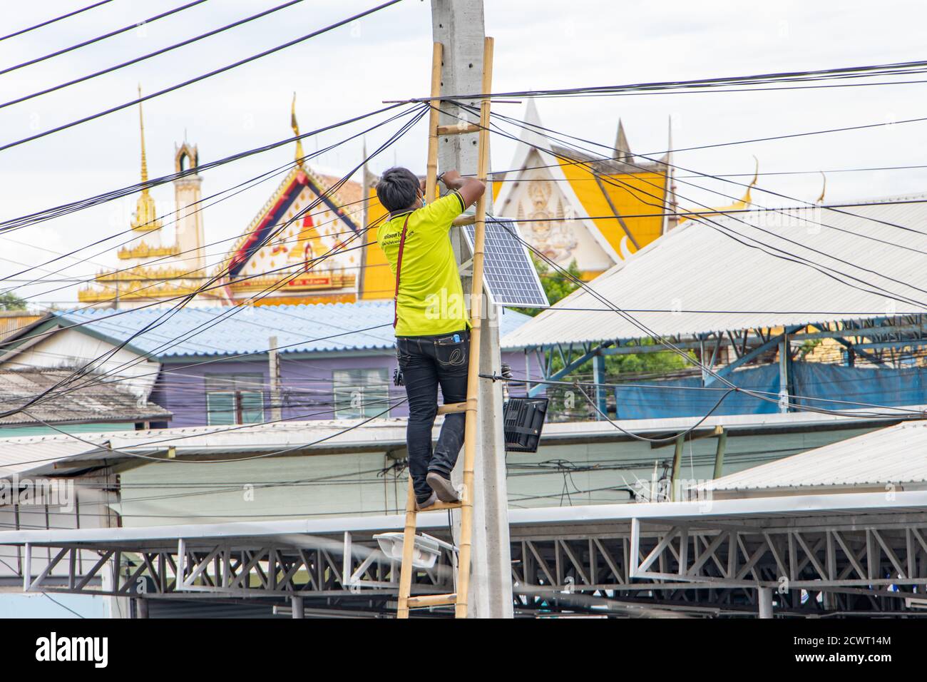 Light pole ladder hi-res stock photography and images - Alamy