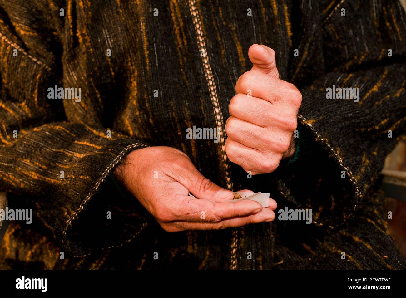 Old man with cigar in his mouth hi-res stock photography and images - Alamy