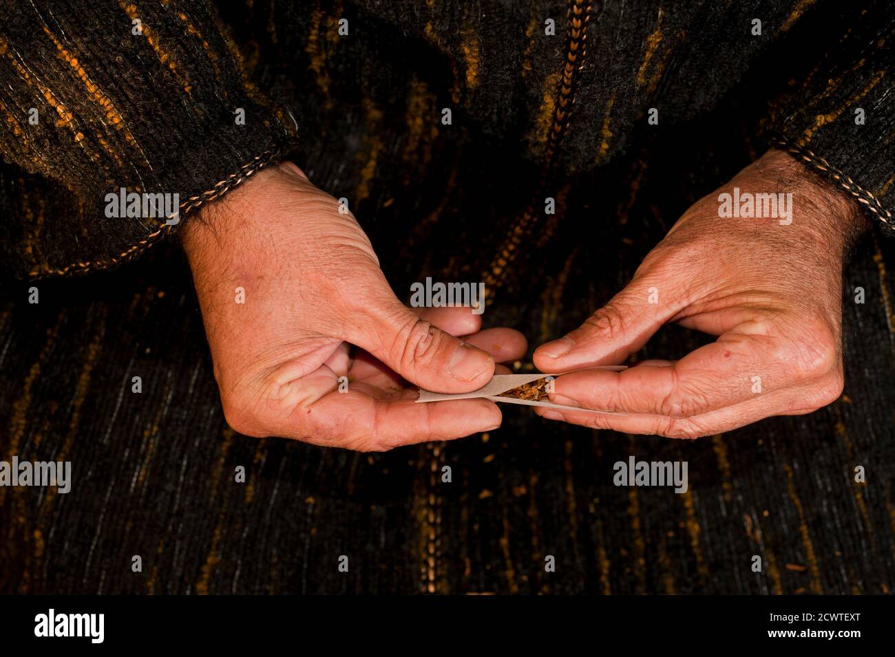 Old man with cigar in his mouth hi-res stock photography and images - Alamy
