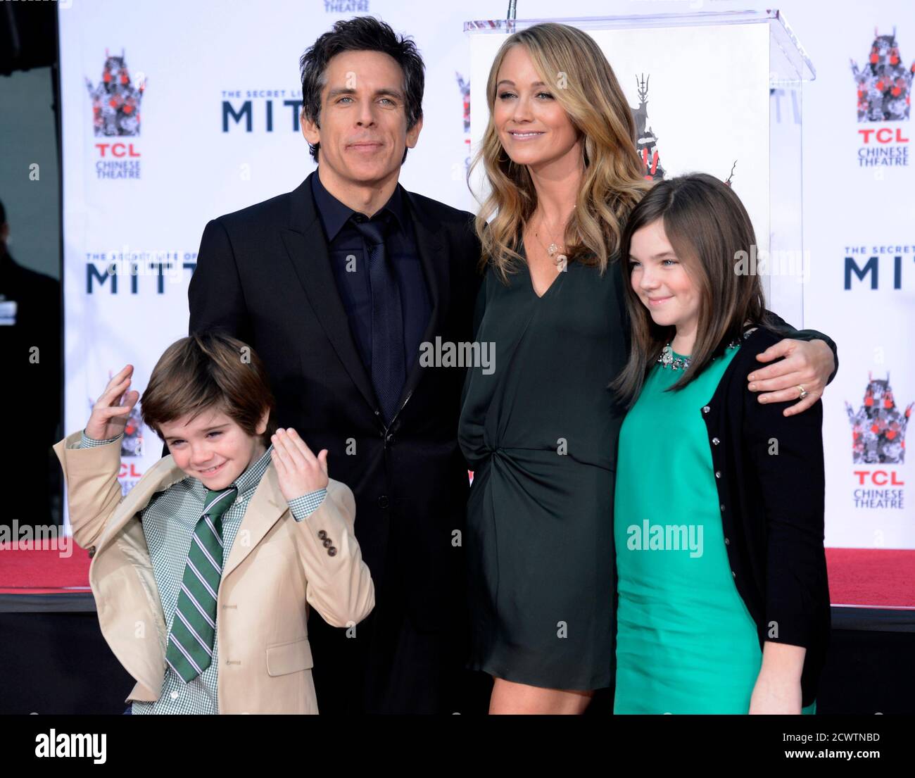 Ben stiller poses wife christine hi-res stock photography and images ...