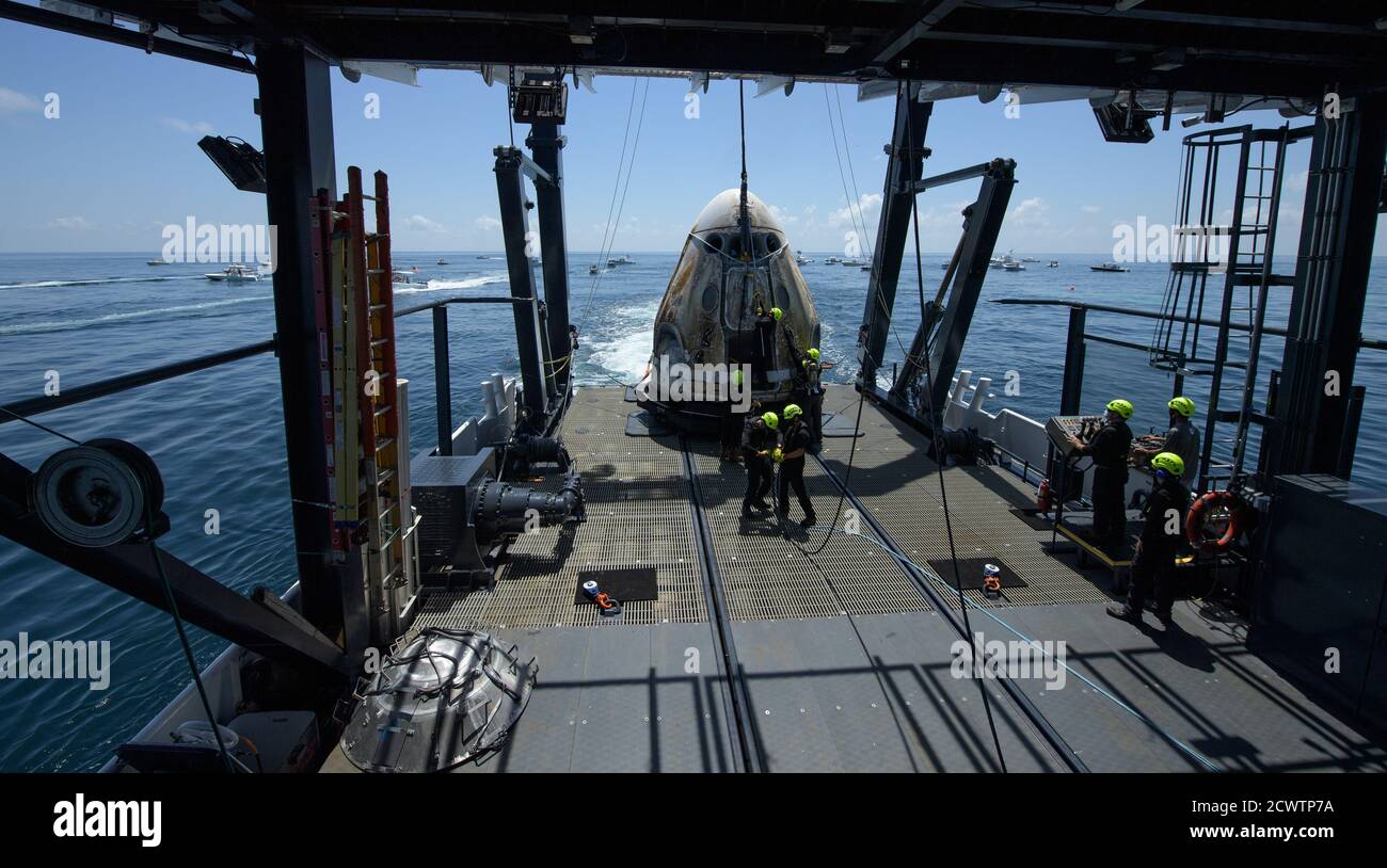Spacex go navigator recovery ship hi-res stock photography and images ...