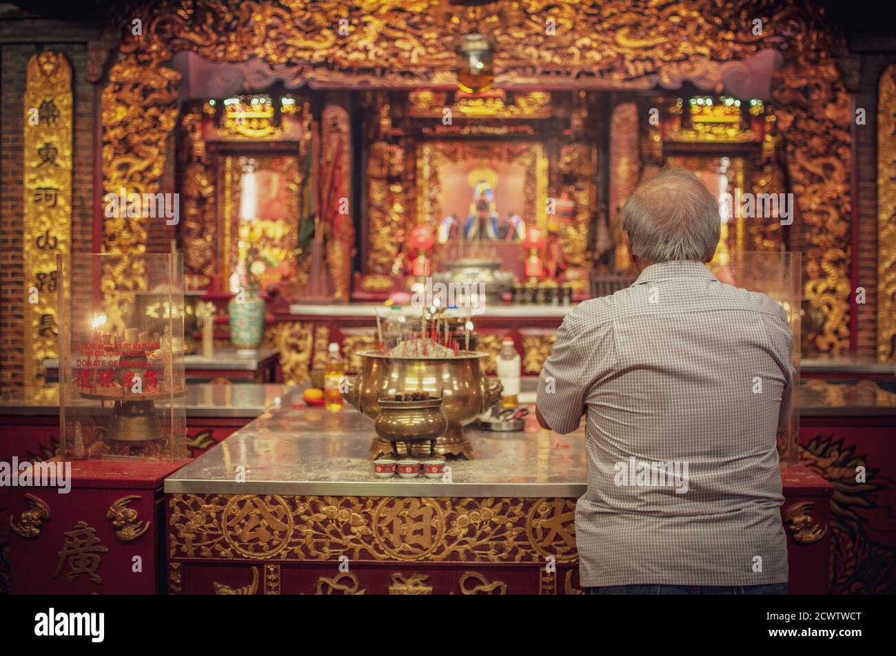 Chinese praying ritual hi-res stock photography and images - Alamy