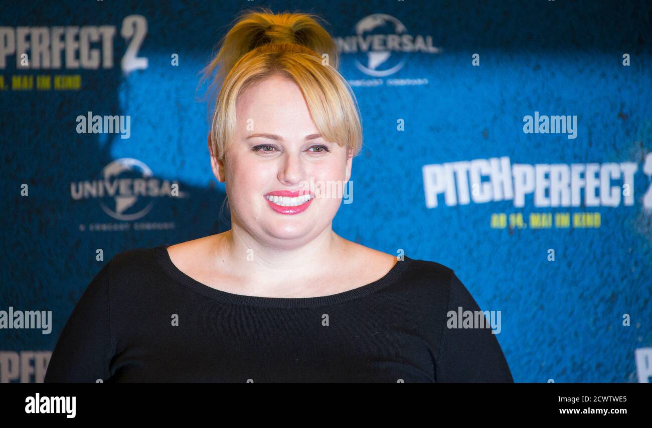 Rebel wilson poses hi-res stock photography and images - Alamy