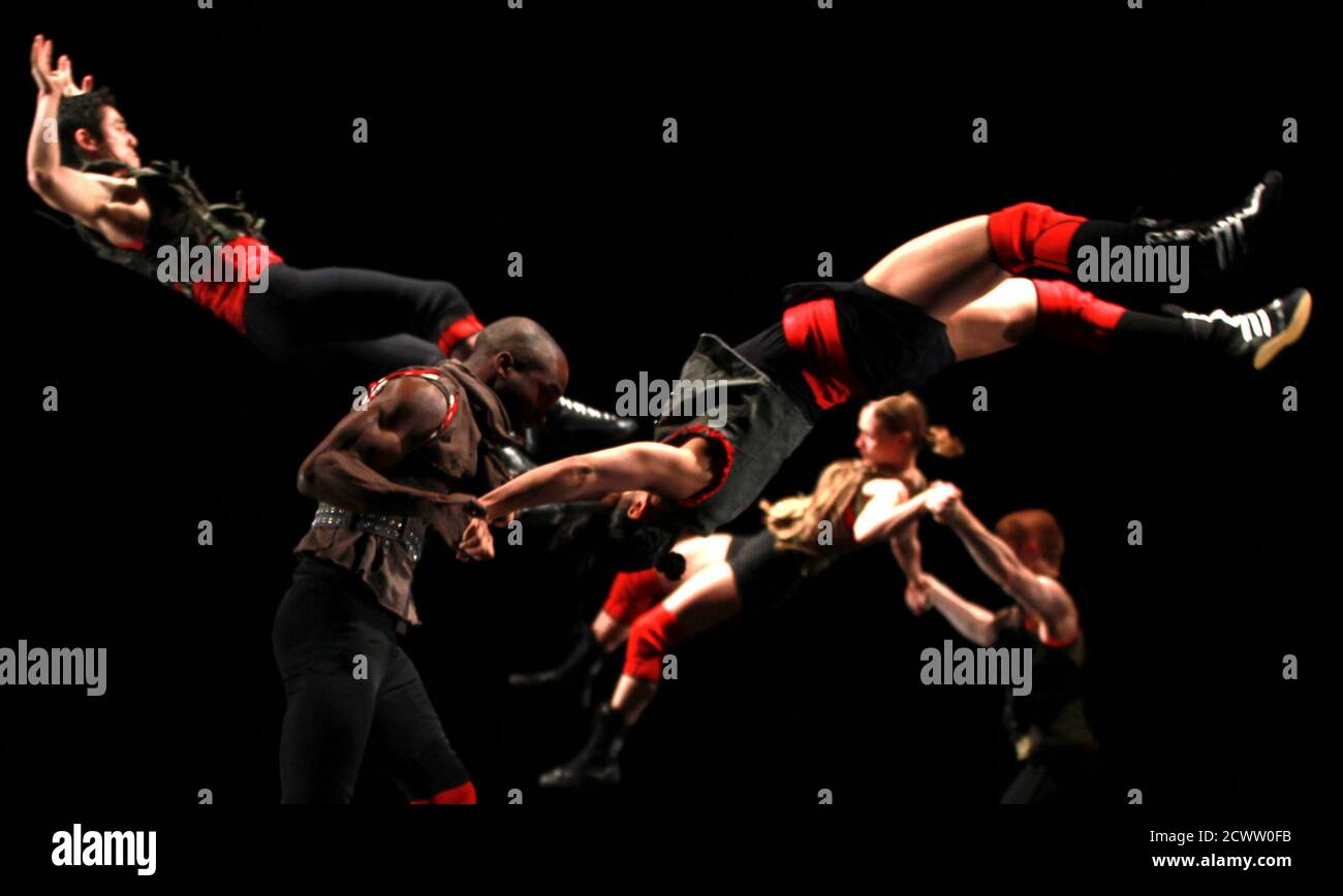 Pilobolus dance theatre hi-res stock photography and images - Alamy