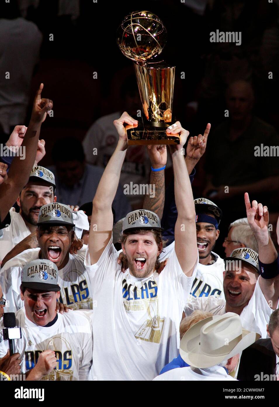 Dirk nowitzki mark cuban hi-res stock photography and images - Alamy