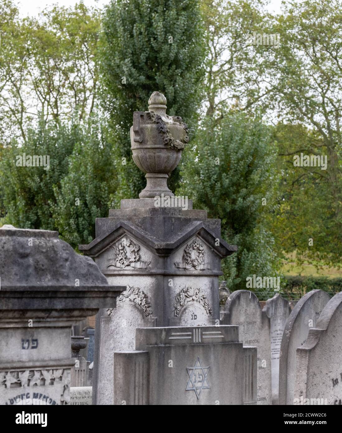 Willesden Cemetery High Resolution Stock Photography and Images - Alamy