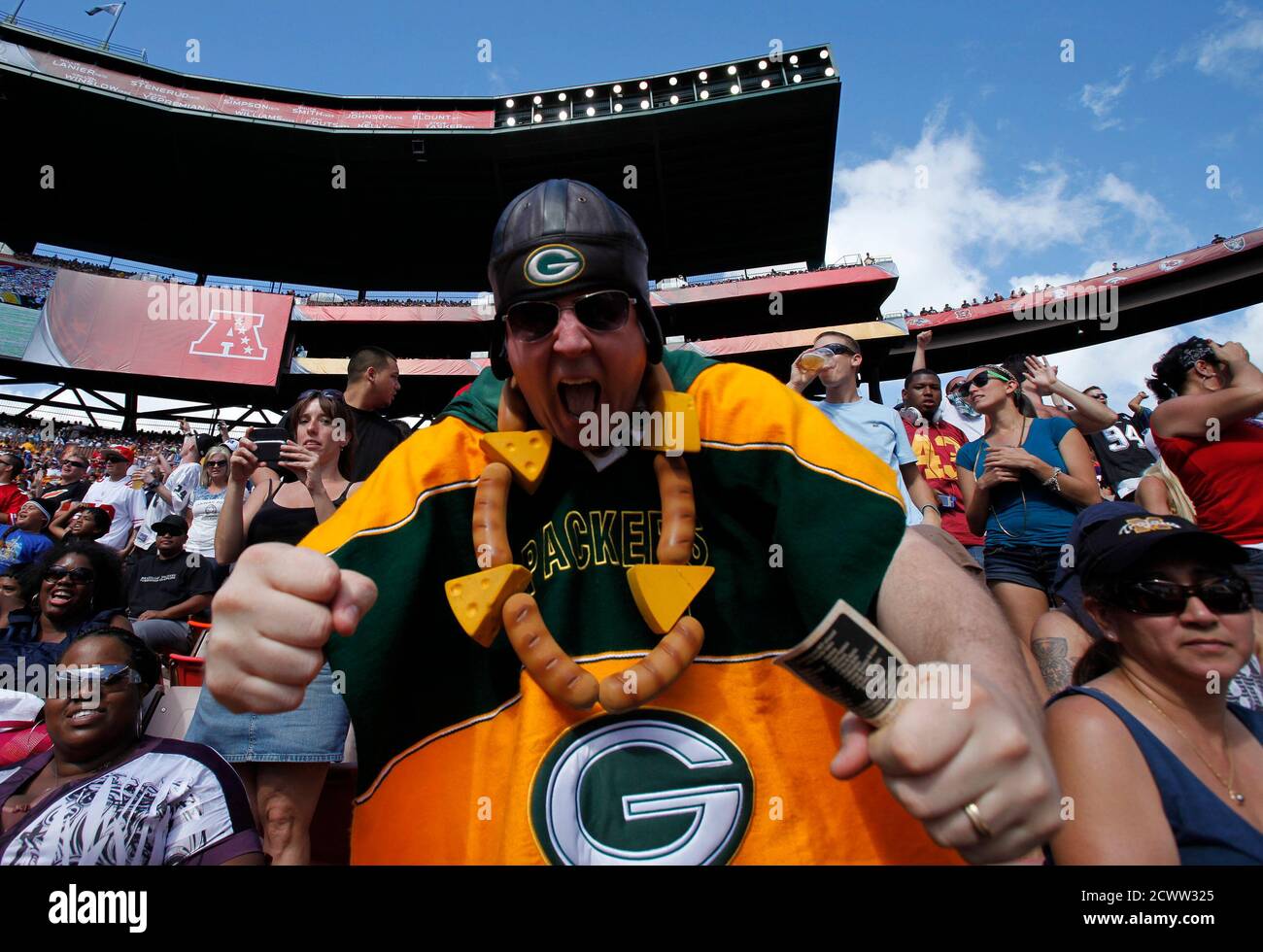 Green bay packers stadium hi-res stock photography and images - Alamy