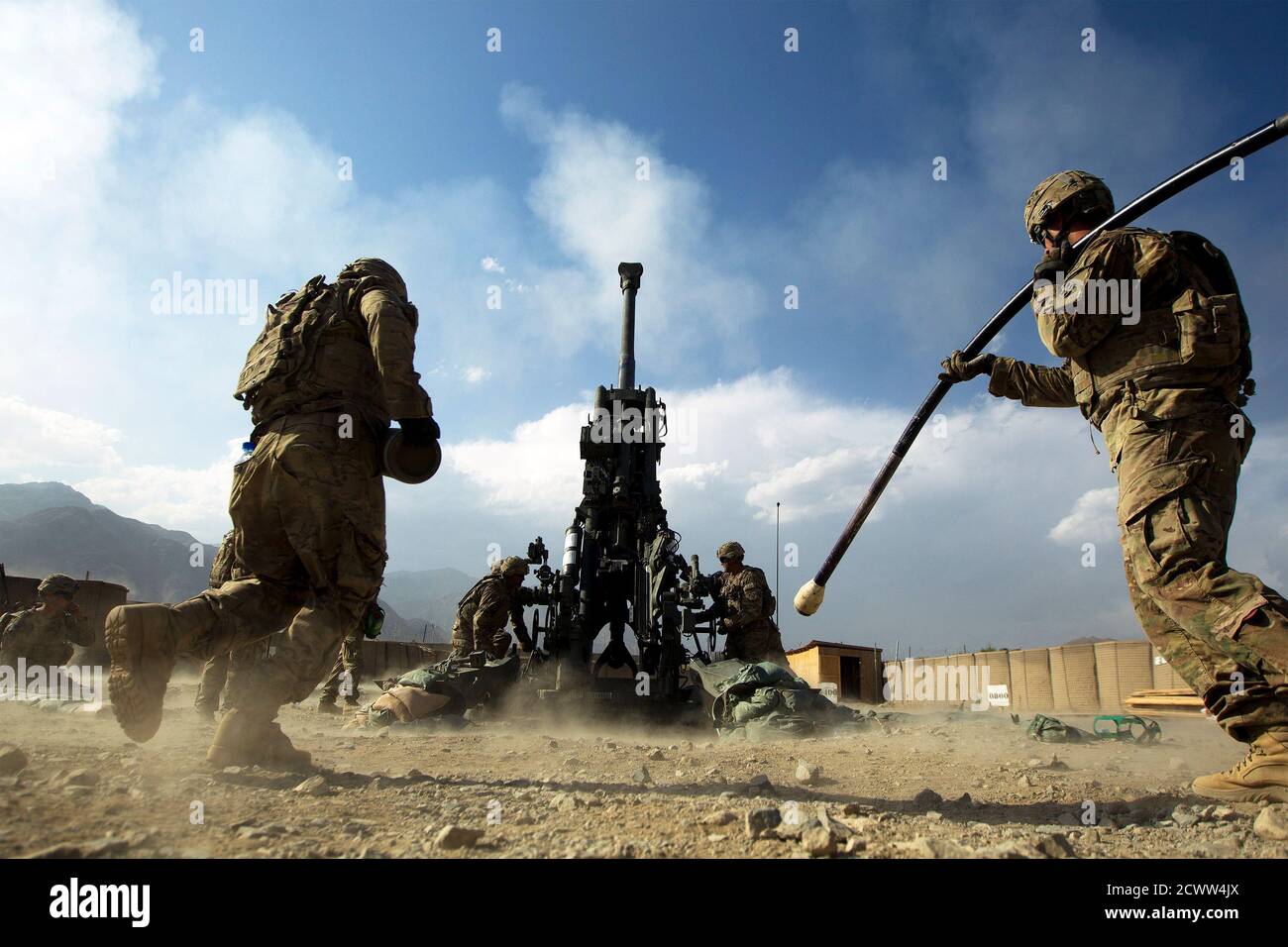 2 77 artillery hi-res stock photography and images - Alamy