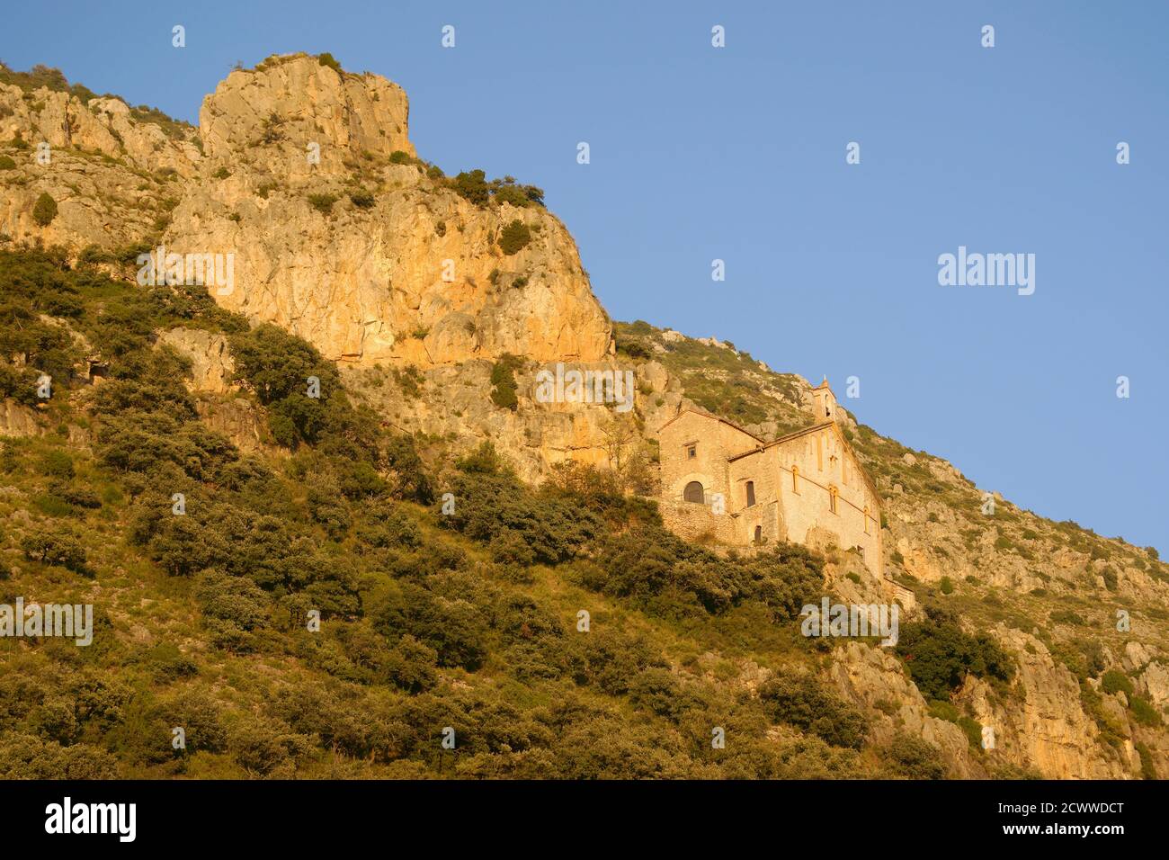 Ermita de origen románico de la Mare de Déu de la Pedra. valle de Àger ...