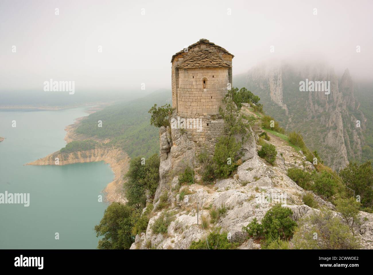 Ermita de origen románico de la Mare de Déu de la Pedra. valle de Àger ...