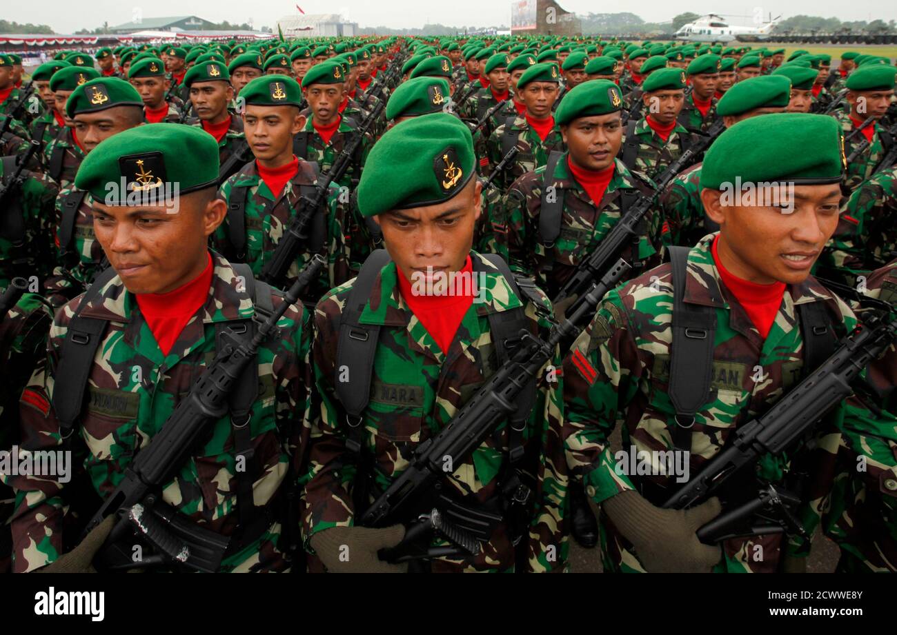 Indonesian army soldiers hi-res stock photography and images - Alamy