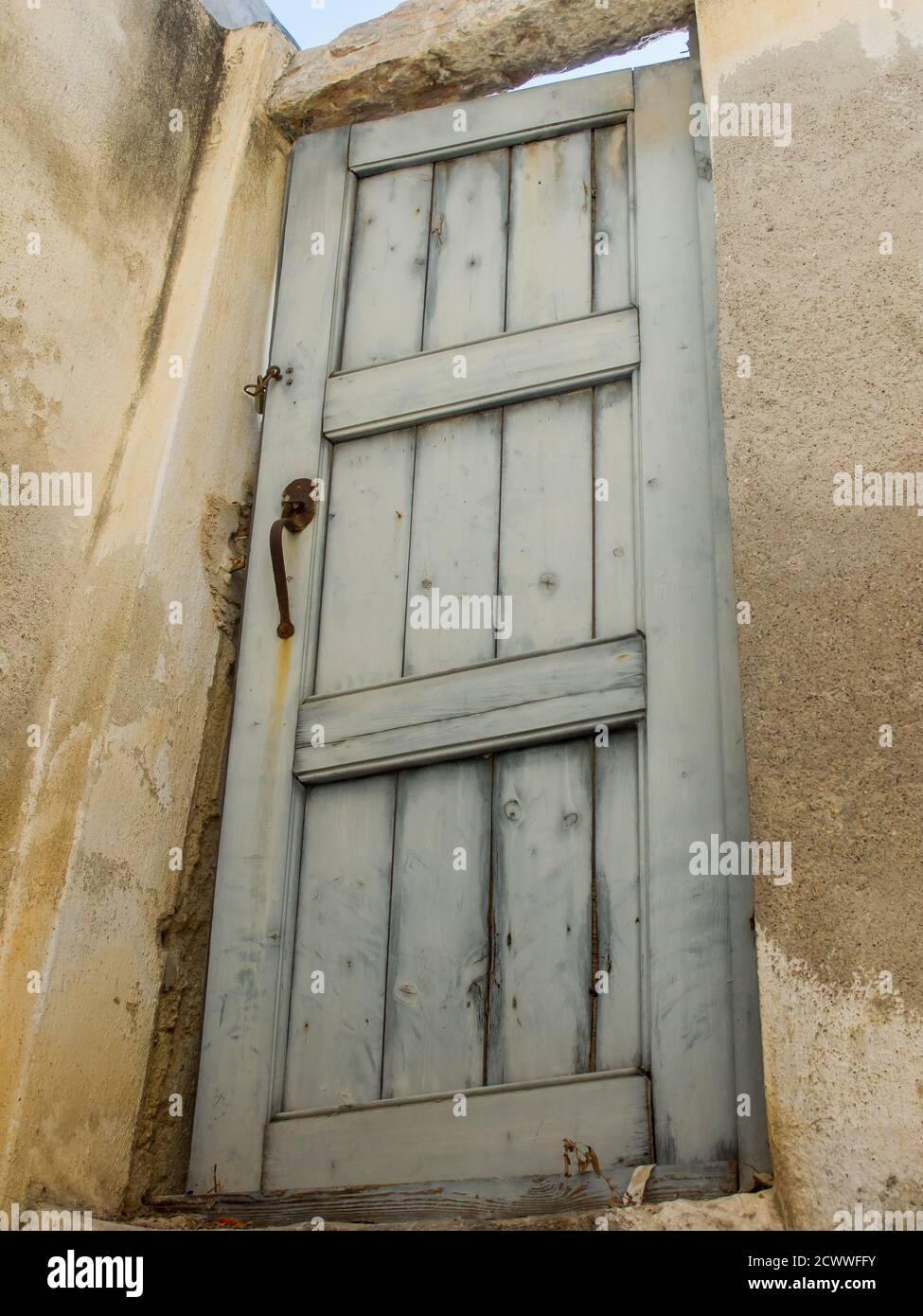 Narrow door hi-res stock photography and images - Alamy