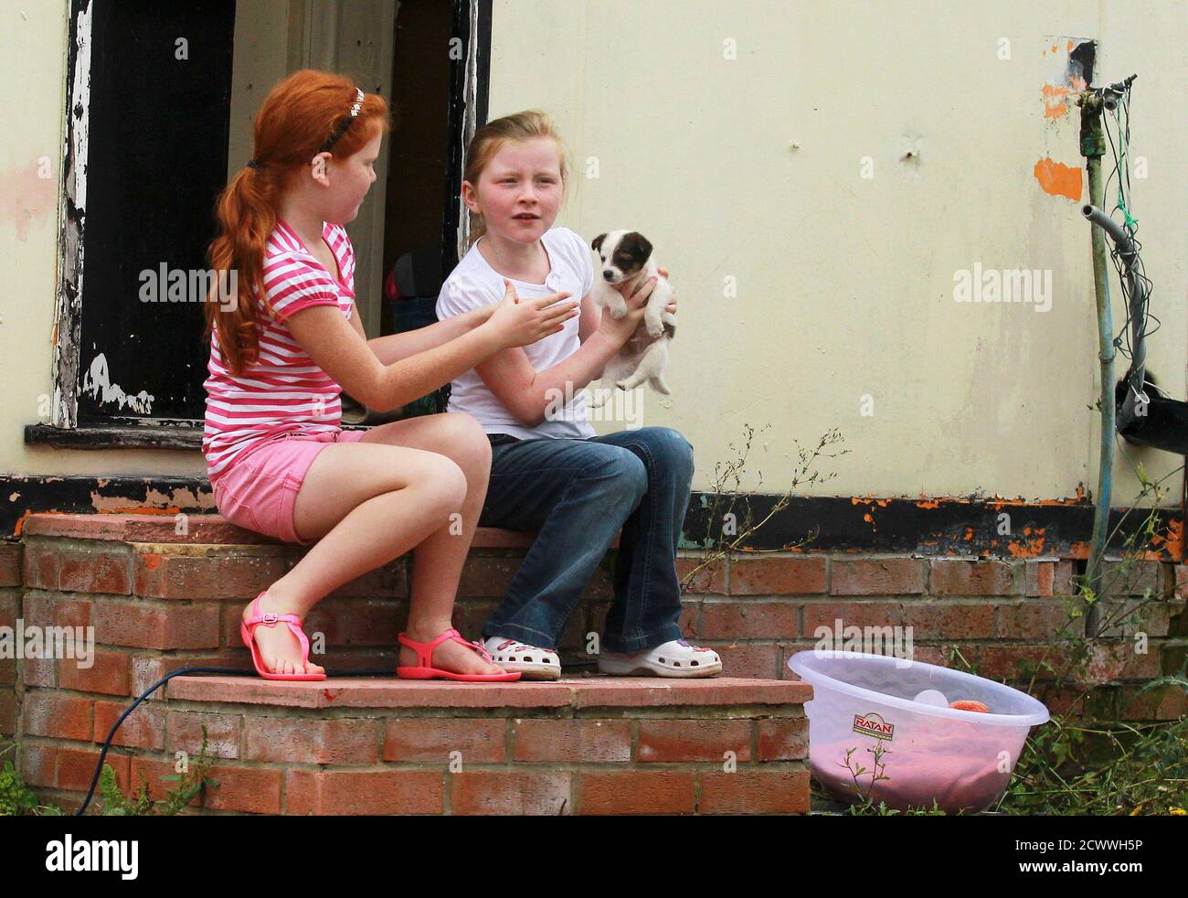 Council estate girl hi-res stock photography and images - Alamy