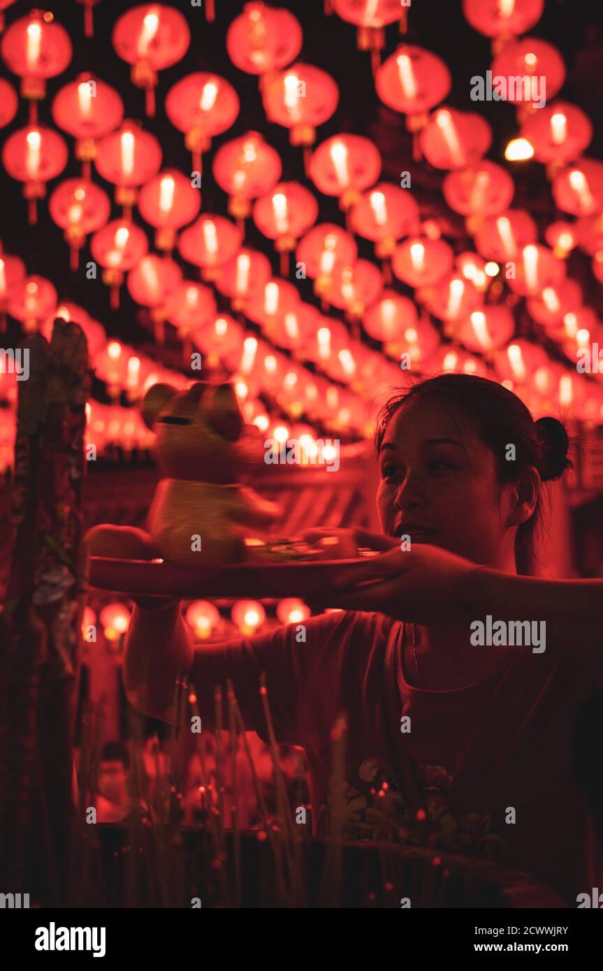 Chinese people pray before hi-res stock photography and images - Alamy