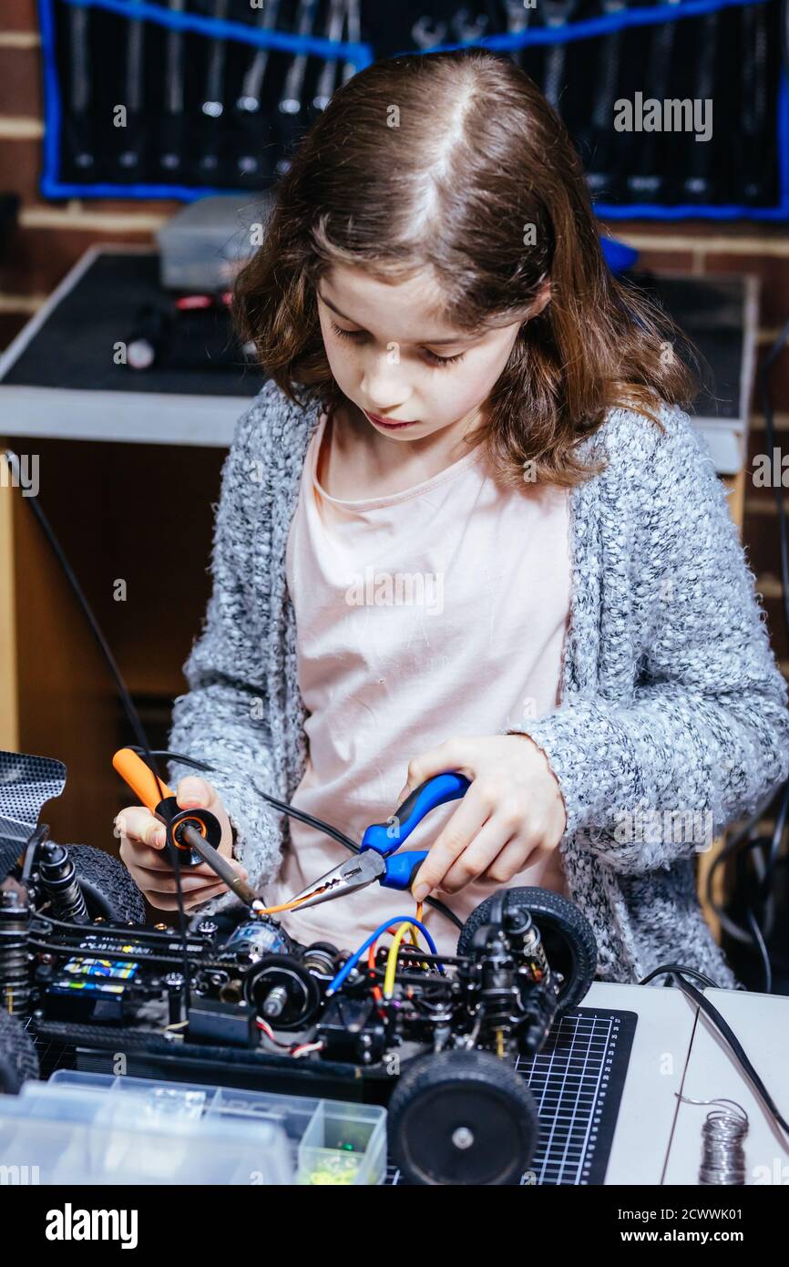 Children soldering hi-res stock photography and images - Alamy