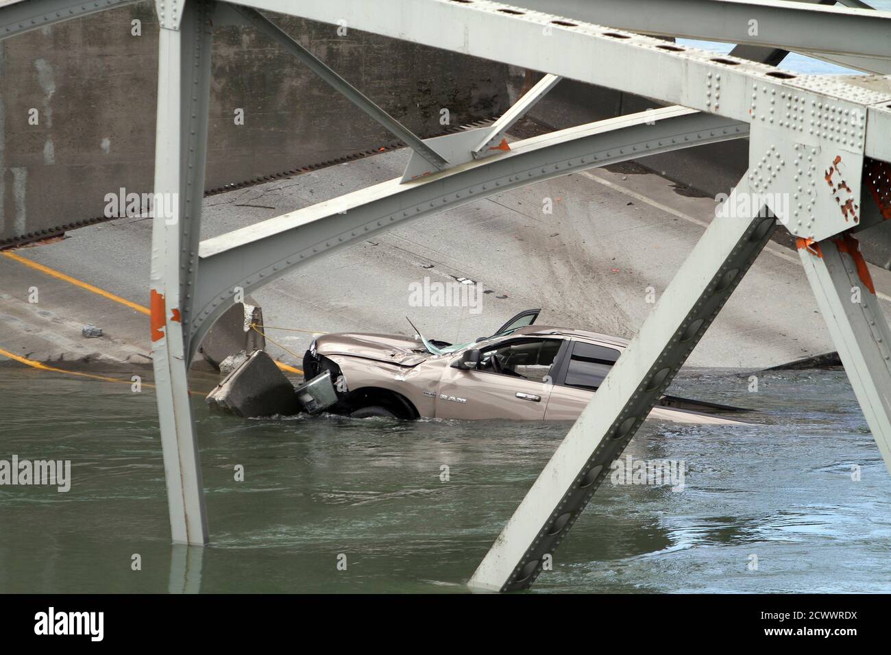 Oversize load beam hi-res stock photography and images - Alamy