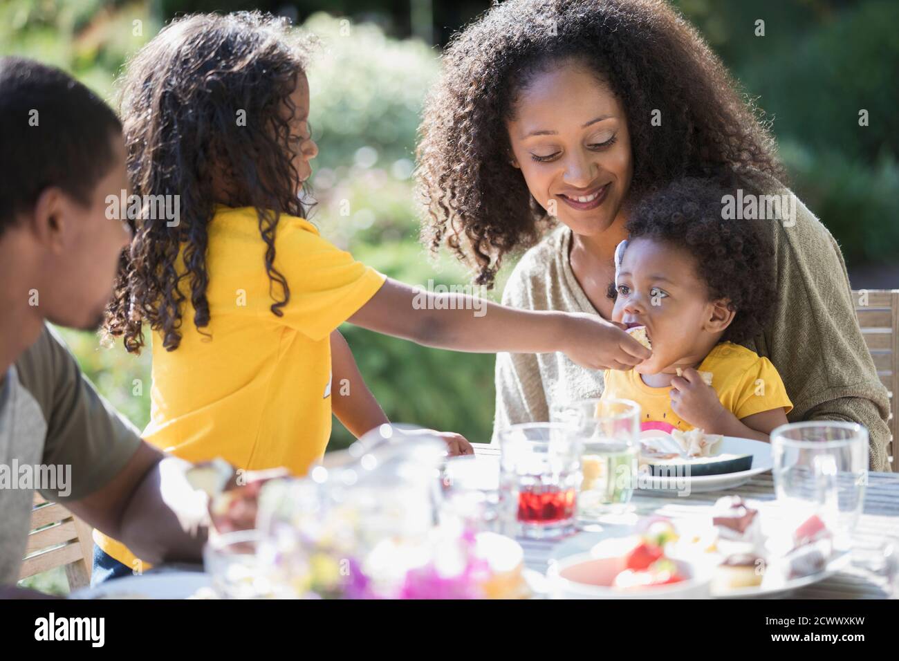 Lunch family table hi-res stock photography and images - Alamy