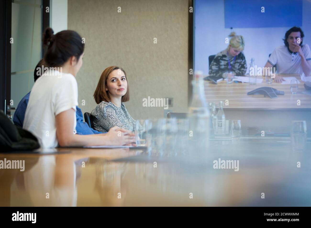 Video conference meeting room hi-res stock photography and images - Alamy
