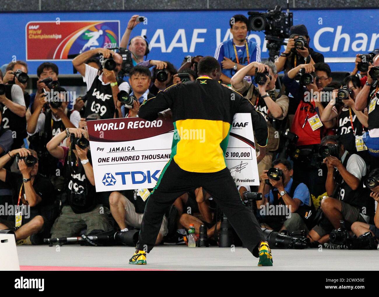 Giant Cheque High Resolution Stock Photography and Images - Alamy