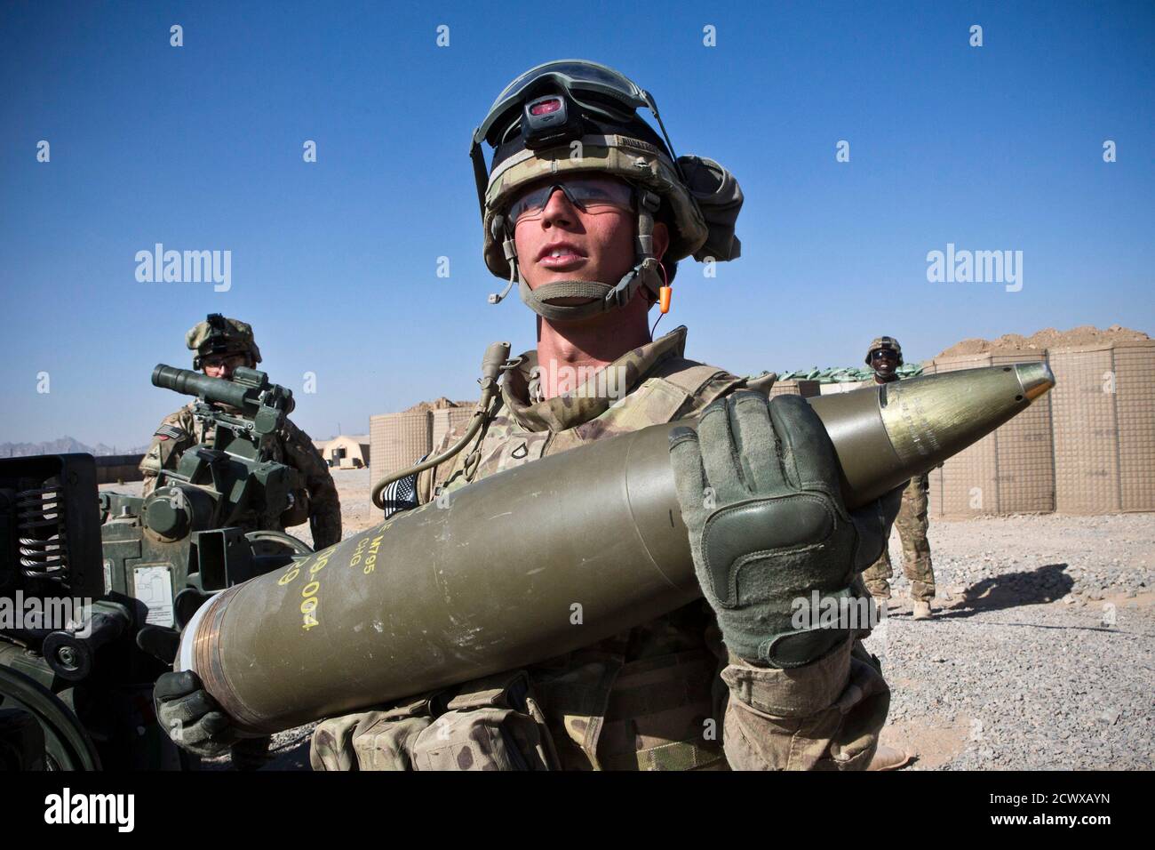 155mm round hi-res stock photography and images - Alamy