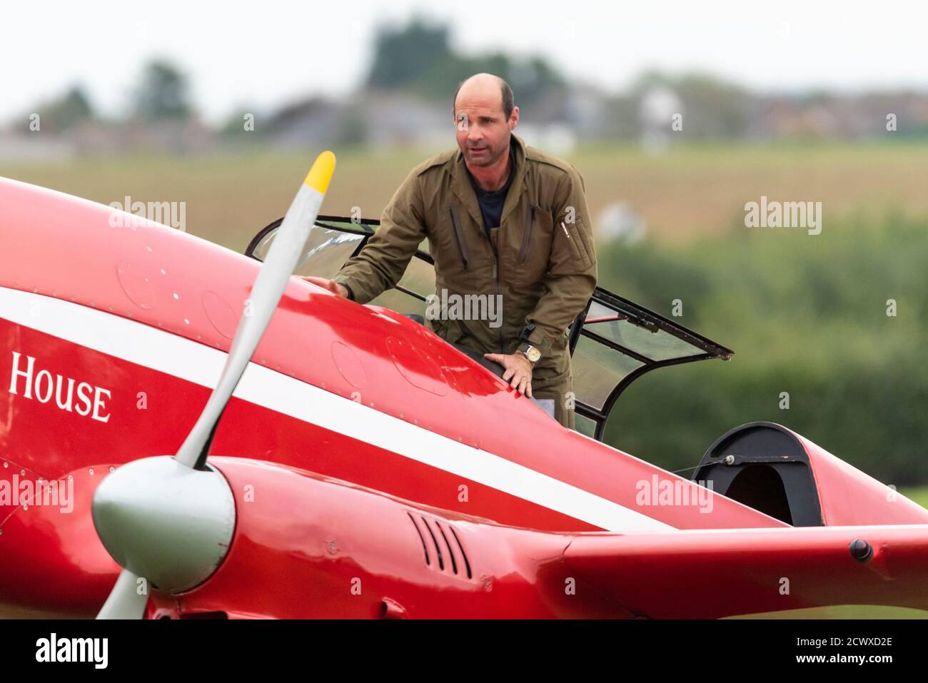 Pilot Jean Munn after debut show in de Havilland DH88 Comet at a COVID ...