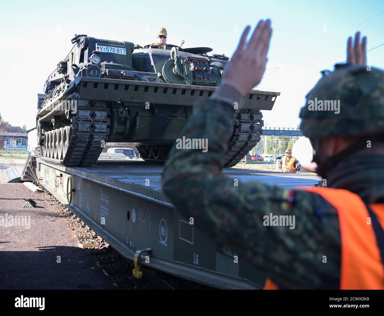 30 September 2020, Brandenburg, Wustermark/Ot Elstal: A Leopard 1 ...