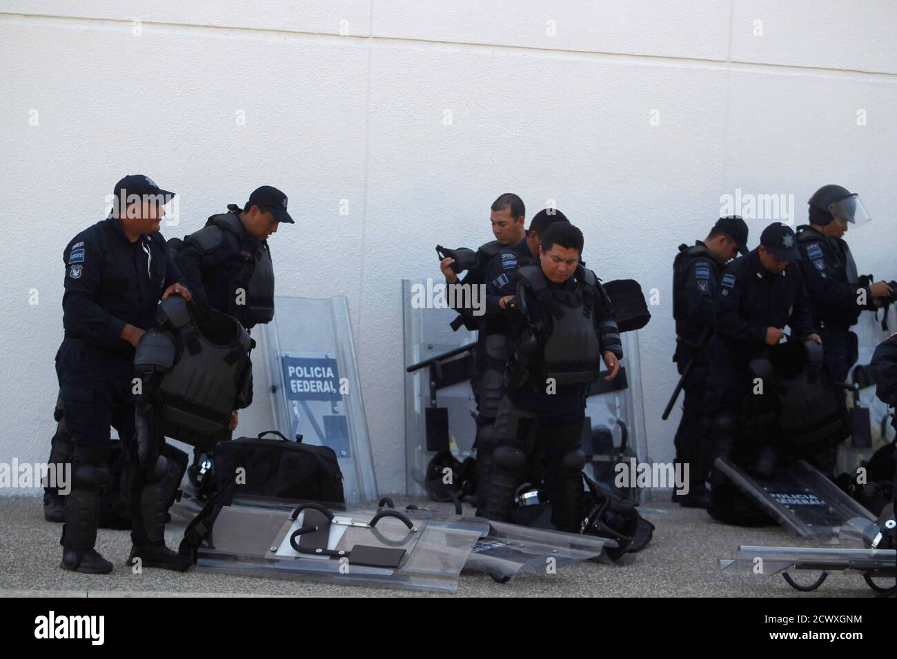 Corrupt police officer hi-res stock photography and images - Alamy