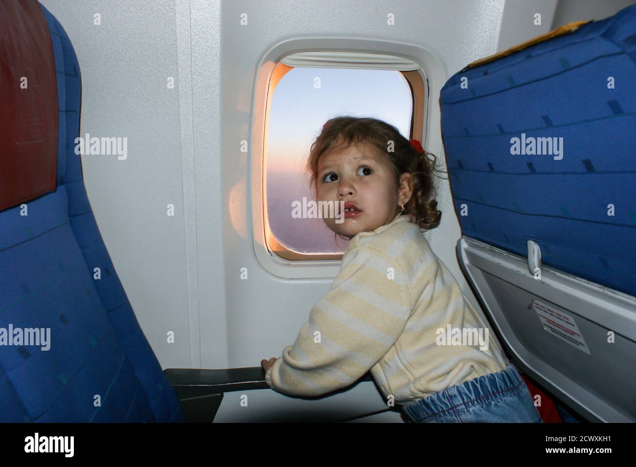 a child looks out the window on an airplane Stock Photo - Alamy