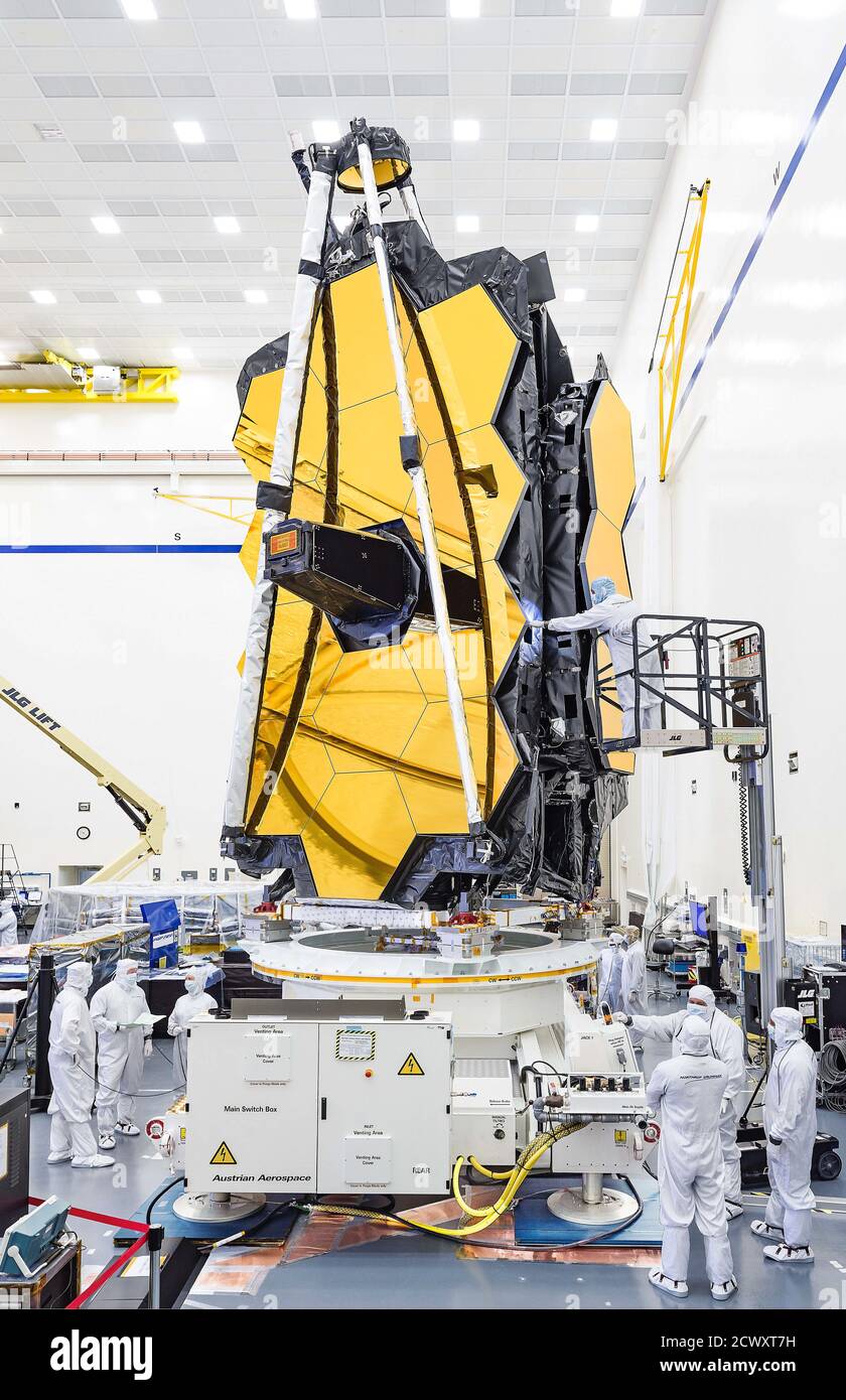 Honeycomb mirrors hi-res stock photography and images - Alamy