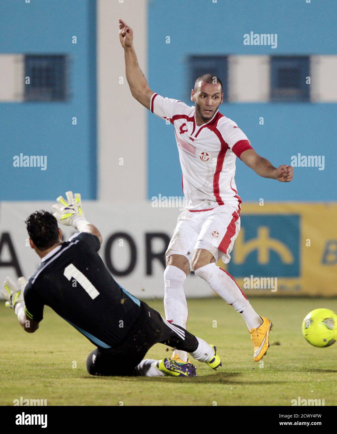 Tunisia soccer hi-res stock photography and images - Alamy