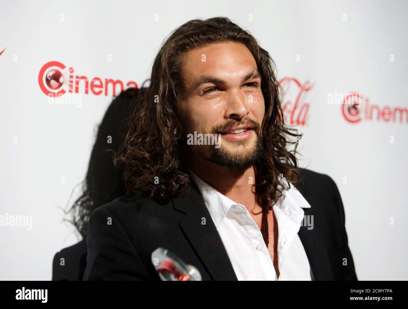 Jason momoa cinemacon male rising hi-res stock photography and images ...