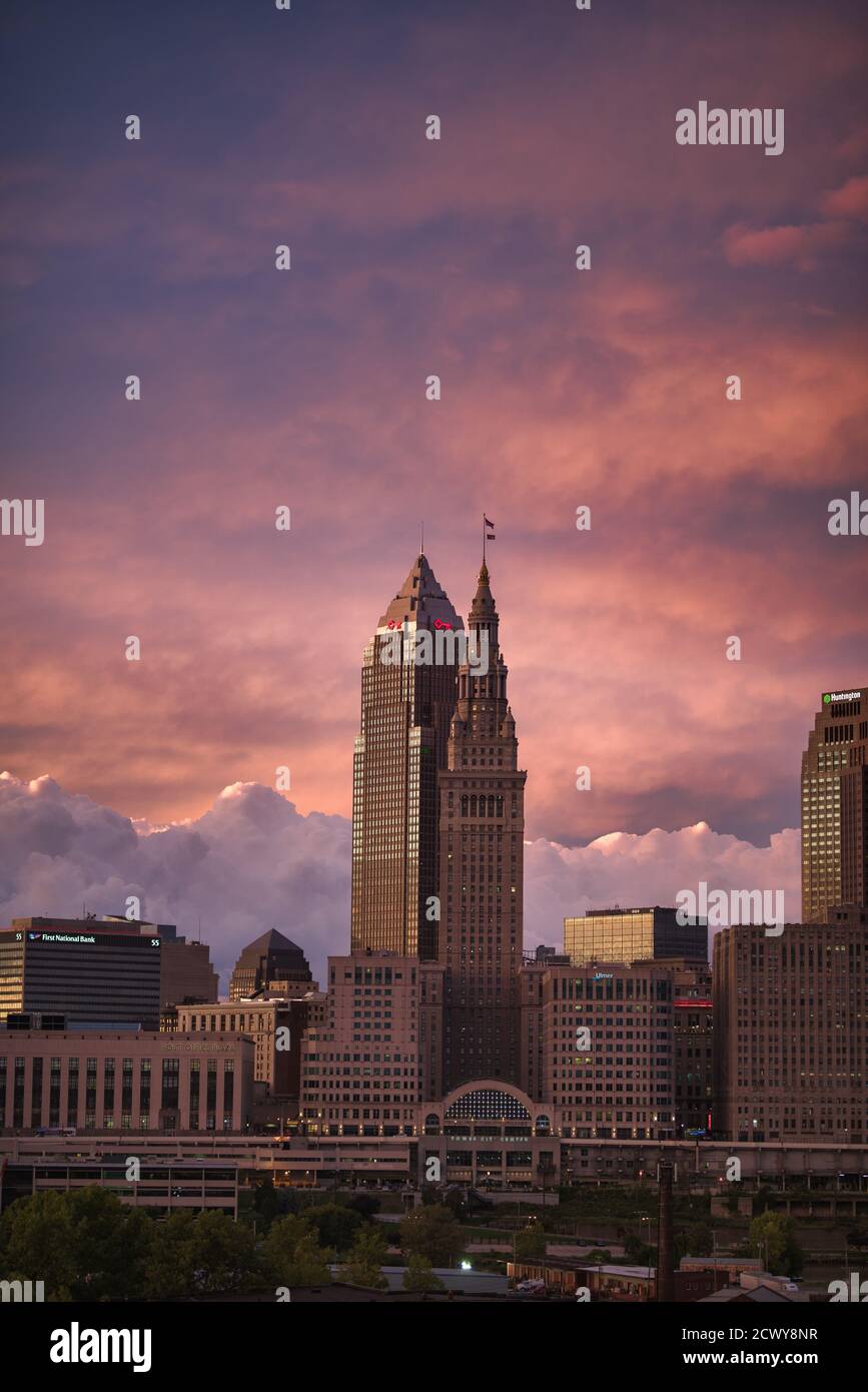 Cleveland Ohio Skyline at sunset very vivid Stock Photo - Alamy