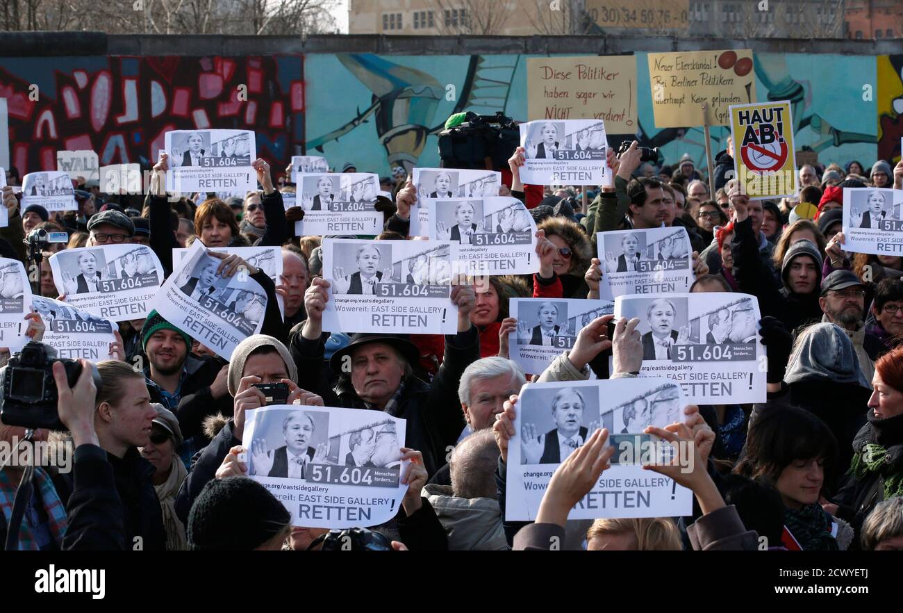 Keith Haring Berlin Wall High Resolution Stock Photography and Images ...