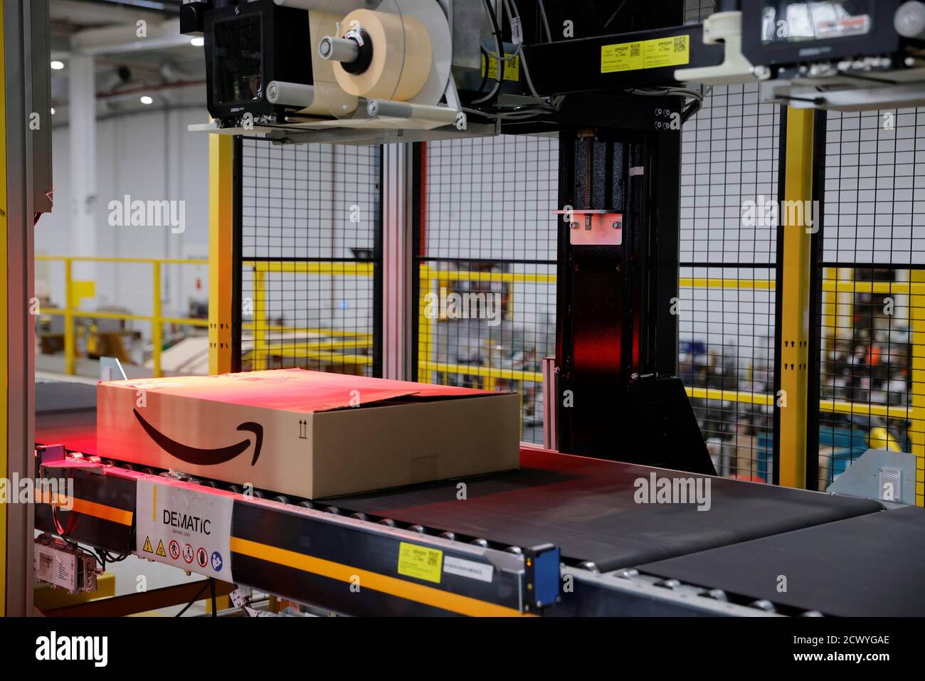 Amazon fulfillment center france hi-res stock photography and images ...