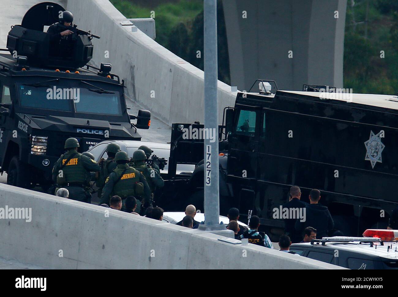 Swat team rescue hi-res stock photography and images - Alamy