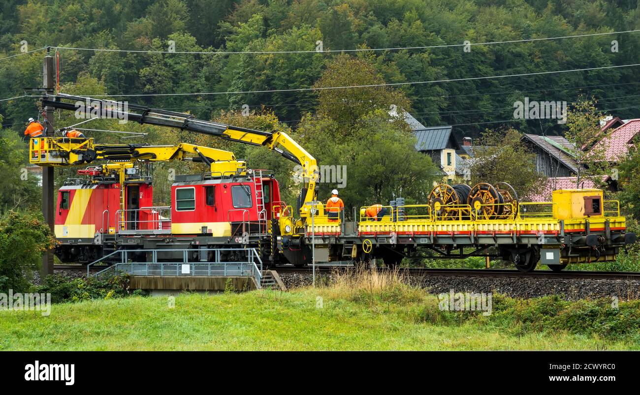 Overhead railway hi-res stock photography and images - Alamy