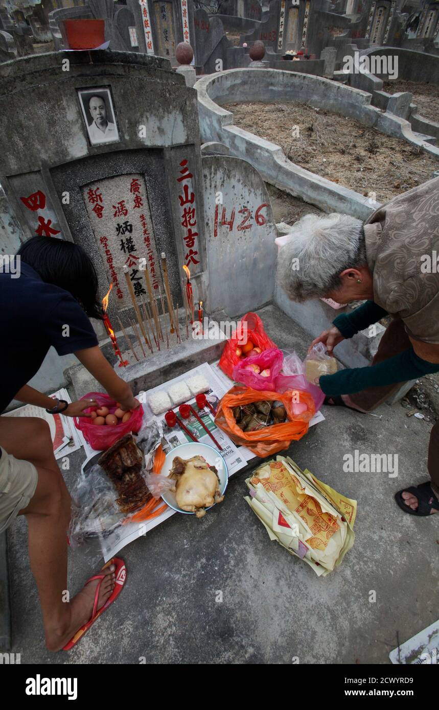 Chinese cemeteries hi-res stock photography and images - Alamy