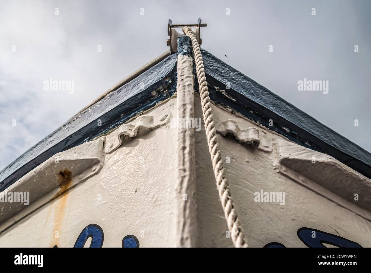 Traditional boat’s bow with mooring rope. Close up Stock Photo - Alamy