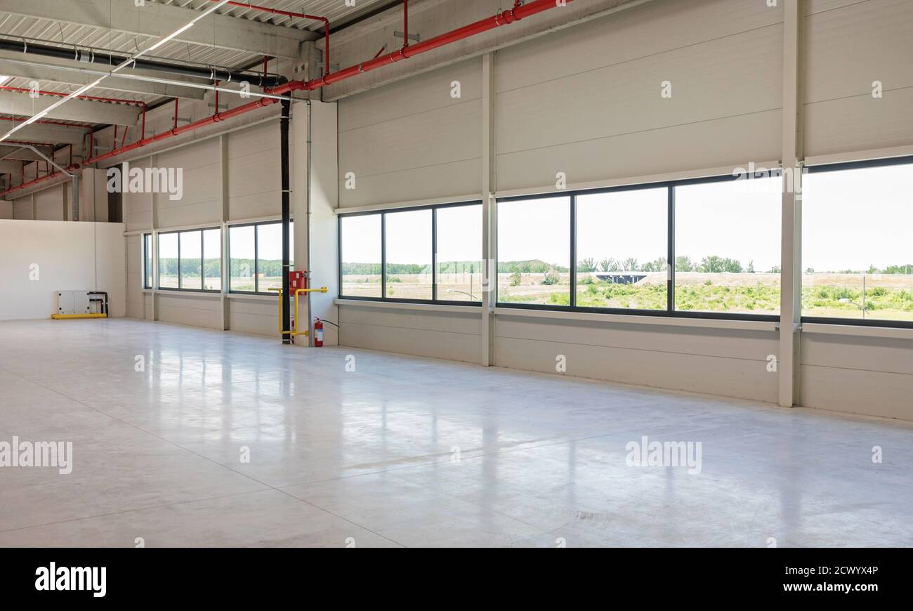Empty interior distribution warehouse hi-res stock photography and ...